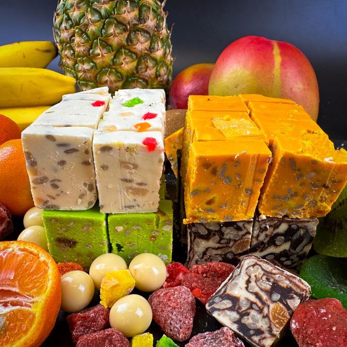 Микс халвы с фруктами, мармеладом, мороженым и фисташками, с семечками ...